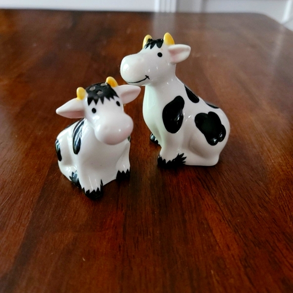Dining | Salt Pepper Shakers Dairy Cows | Poshmark